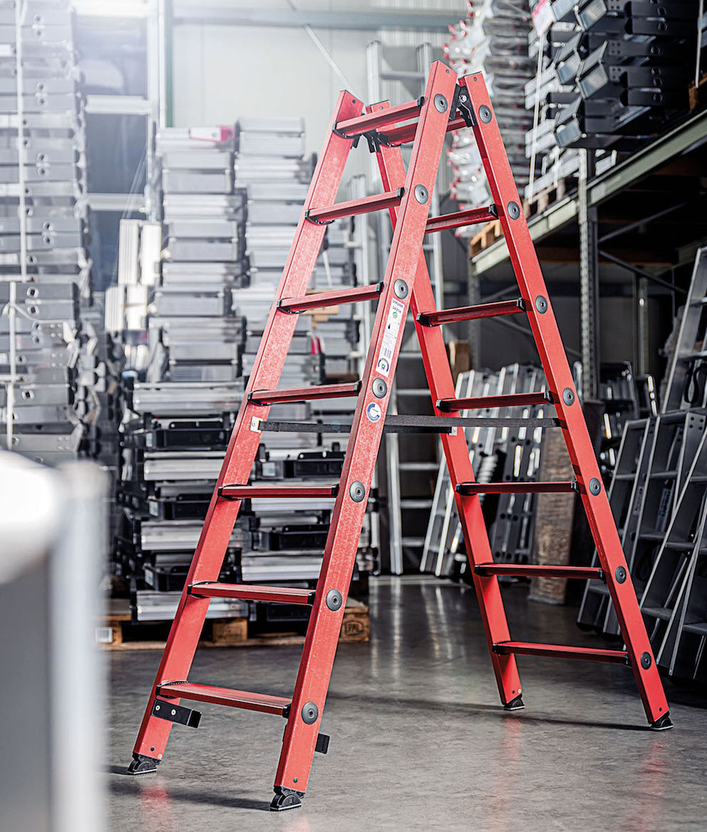 Erste in Deutschland gefertigte TRBS-konforme GFK-Stufenleiter - WEAR@WORK